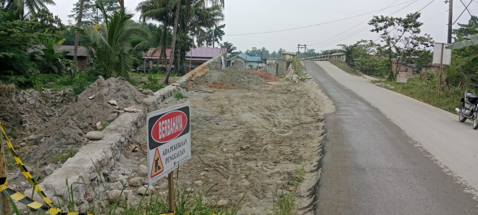 Pembangunan Jalan Dan Jembatan Yang Telah Di Laksanakan PT. EMP Dan PT ...